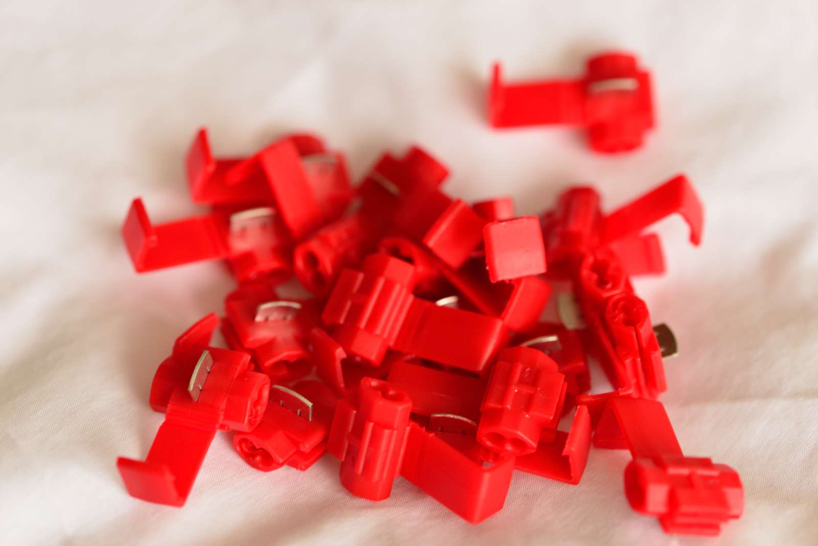 25 off RED Scotch lock wire splice terminal connectors - Moorland Supplies